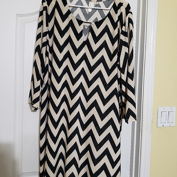 Dresses | 34 Sleeve Chevron Print Shoft Dress | Poshmark